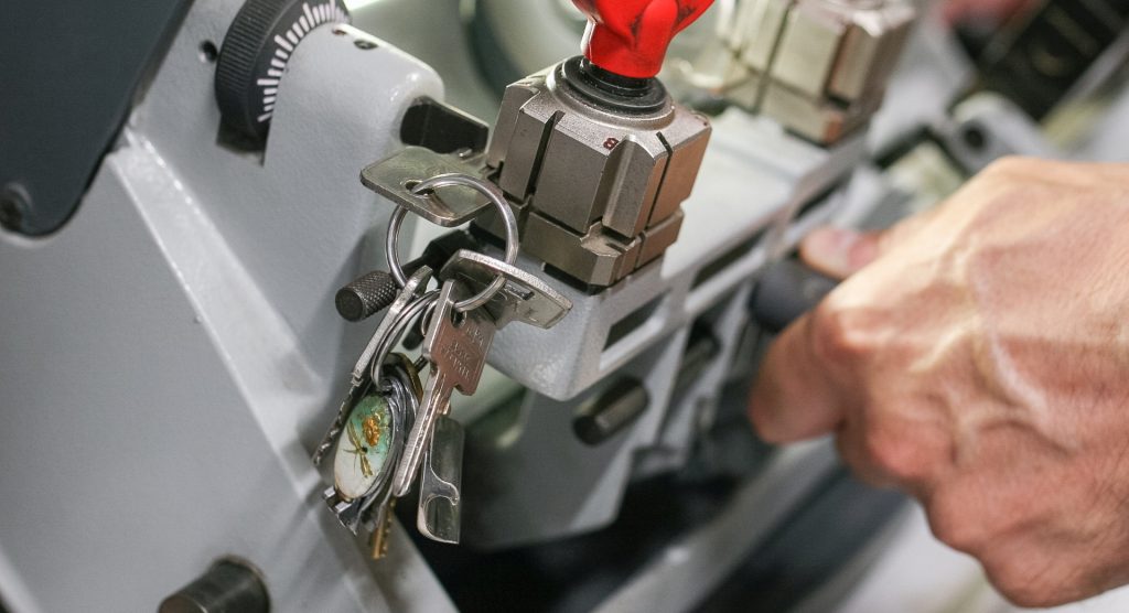 Hagyományos és beléptető (RFID) kulcsok másolása – Vas-Műszaki Bolt